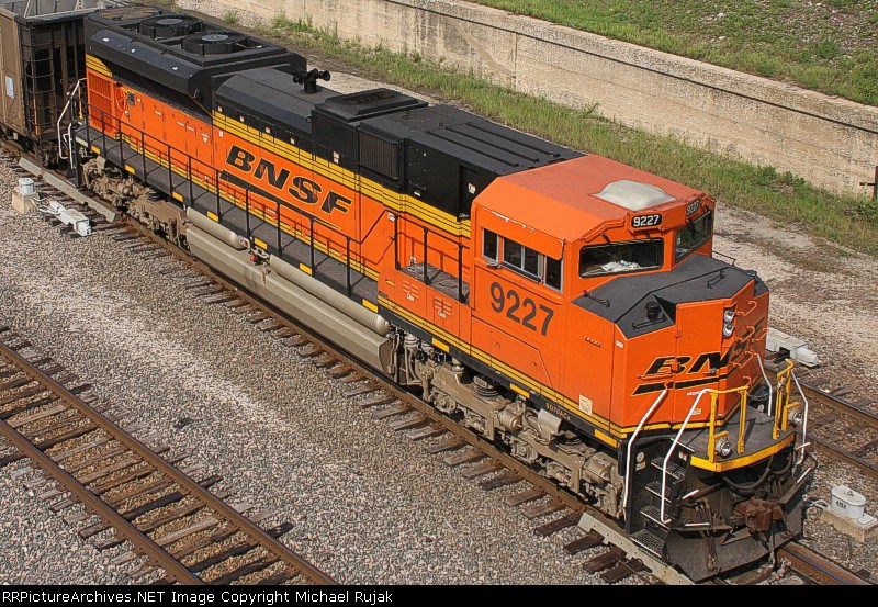 BNSF 9227
